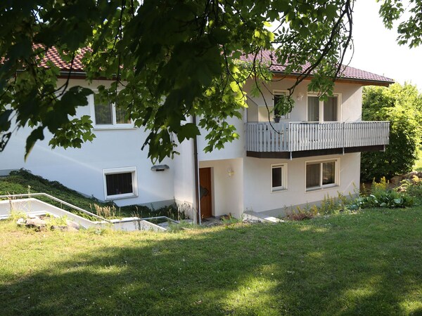 Ferienwohnung 'Scheurebe' Mit Privatem Balkon, Gemeinschaftsterrasse Und Gemeinschaftsgarten - Iphofen