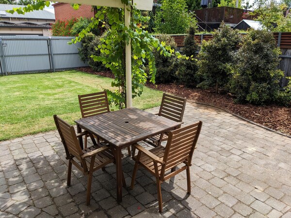 Mitchell Cottage- Heritage Chic In Central Albury - Gorgeous Two Bedroom Cottage In Central Albury - Murray River
