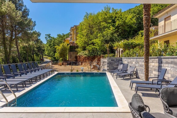 New! Villa With 6 Bedrooms And Heated Pool - Lovran