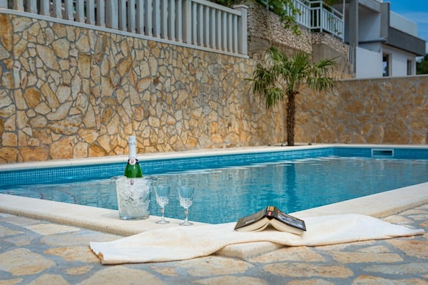 Apartment For 3 Persons With Pool - Mimice