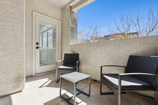 Cozysuites Glendale  - Westgate With Pool! 01 - Splash Pad, Glendale