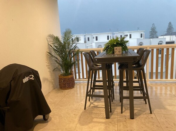 Villa Alysea At Runaway Bay - 3 Bedroom, 4 Bathroom And 2 Living Areas - Gold Coast