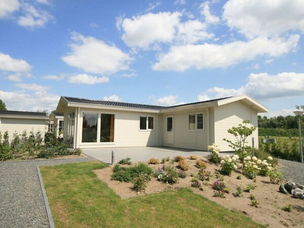 Stunning Private Villa For 4 Guests With Wifi, Pool, Tv, Terrace And Parking - Sittard