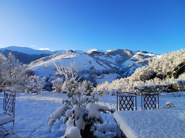 Gîte   Dans  Un Petit Village De  Montagne Montagne  Situé  Plein Sud. - Bagnères-de-Bigorre