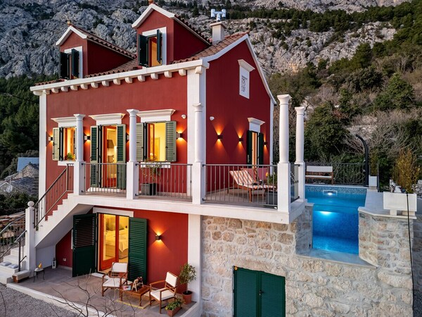 Villa Natalija Stunning View - Baška Voda