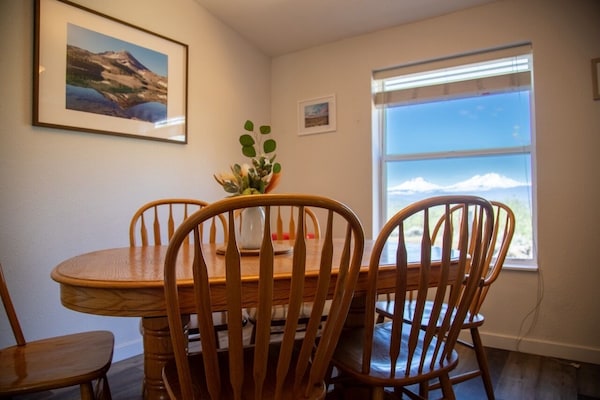 Vista View Retreat Serene Mountain Escape - Sisters, OR