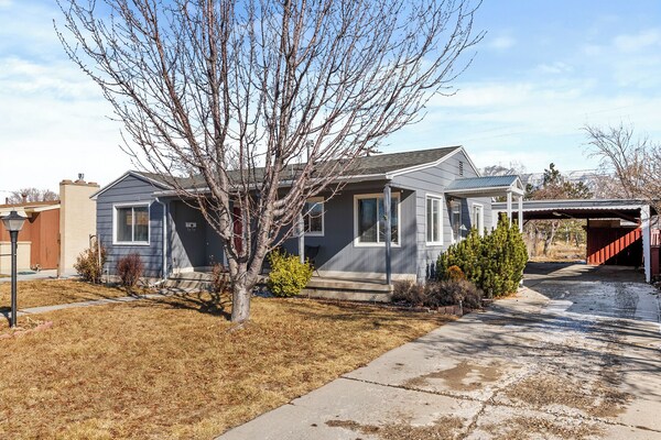 New! Charming Mountain View Home W/huge Fenced Yard, King Beds & Tv's, Fireplace - Cottonwood Heights, UT