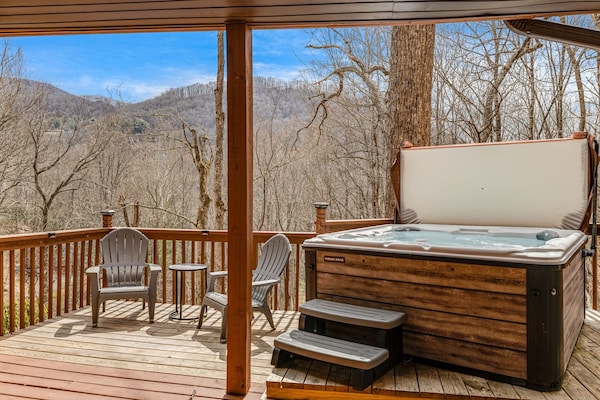 Copper Mountain Retreat By Carolina Mornings | Cozy Hot Tub+biltmore Pass - Waynesville, NC
