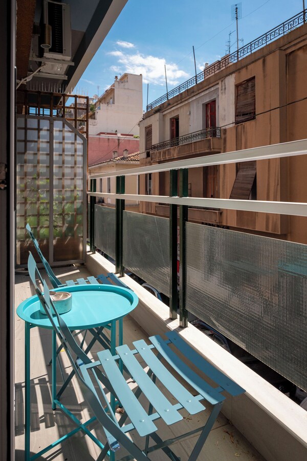 Elegant Two-bedroom In Exarcheia | Peridot - Homes - Atena