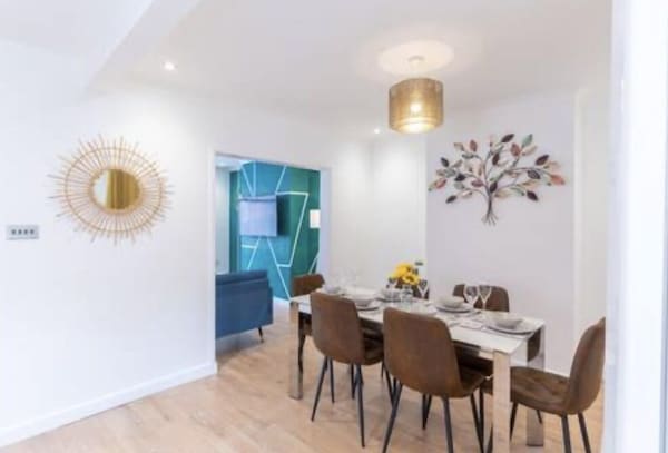 Percy Lodge - 3 Bed, Modern, Parking, Wifi - Southampton Airport (SOU)
