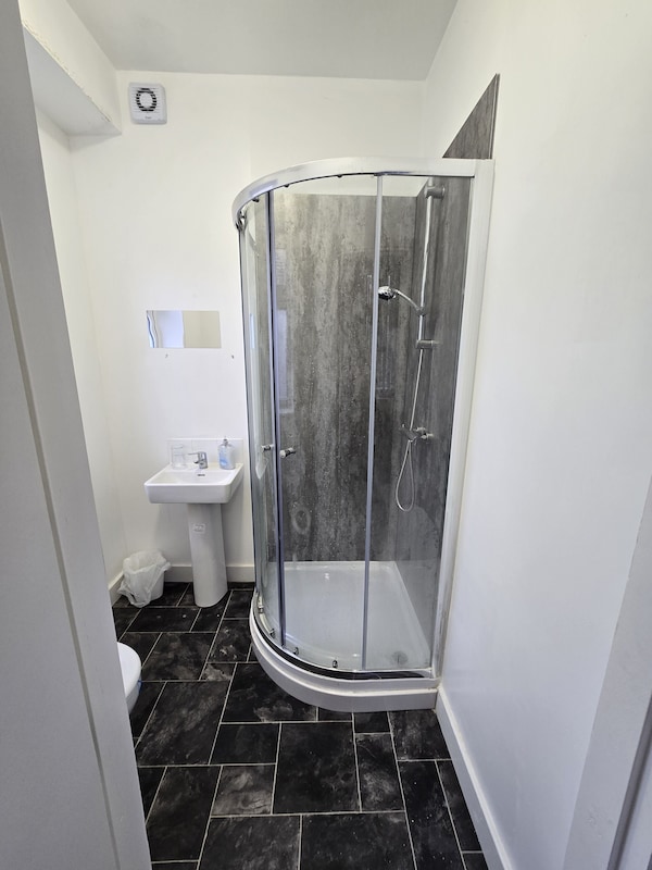 Premium Double Room Ensuite With Shower Room 4 - Burnley