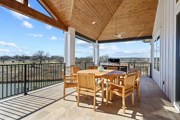 Incredible Luxury Lakefront Home W/ Private Pool, Hot Tub, Near Golf & Wineries - Kingsland, TX