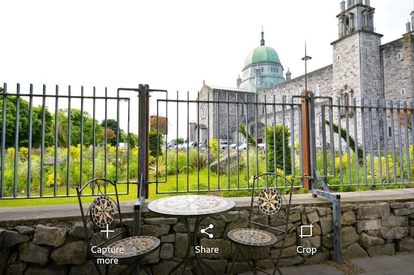 Awesome 3-bedroom Riverside Cathedral View In City Centre - Galway