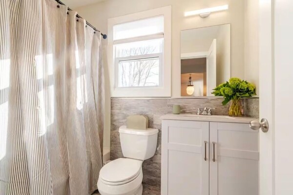 Westville Comfort|trendy2br|close To Yale|parking - Wallingford, CT
