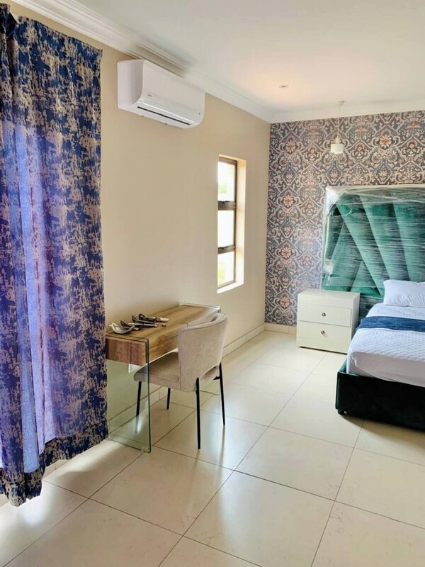 Hlako Lodge - Jane Furse