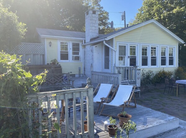 With Inn Charming 2-bedroom Cottage In Guilford With Wifi And Ac - Connecticut