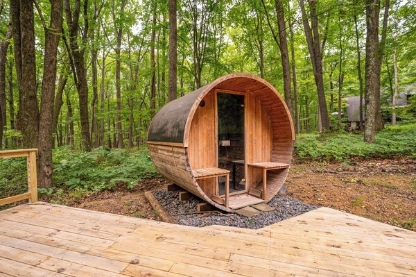 Handicapped-friendly Cabin In Woods + Family Fun + Hiking + Petfriendly + Sauna - Berkeley Springs, WV