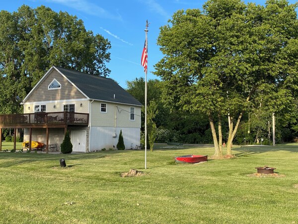 Charming 3-br House W/golf, Pool, Wifi, Ac At Pet Friendly Middle Bass Island - Lake Erie, PA