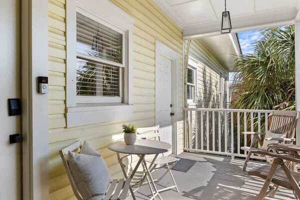 Top Floor & Lake Views! Stylish 2br Downtown Condo - Charleston, SC