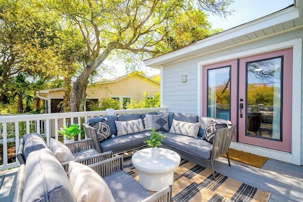 Steps To The Beach! Spacious 7-bed Home W/ Grill - Folly Beach, SC