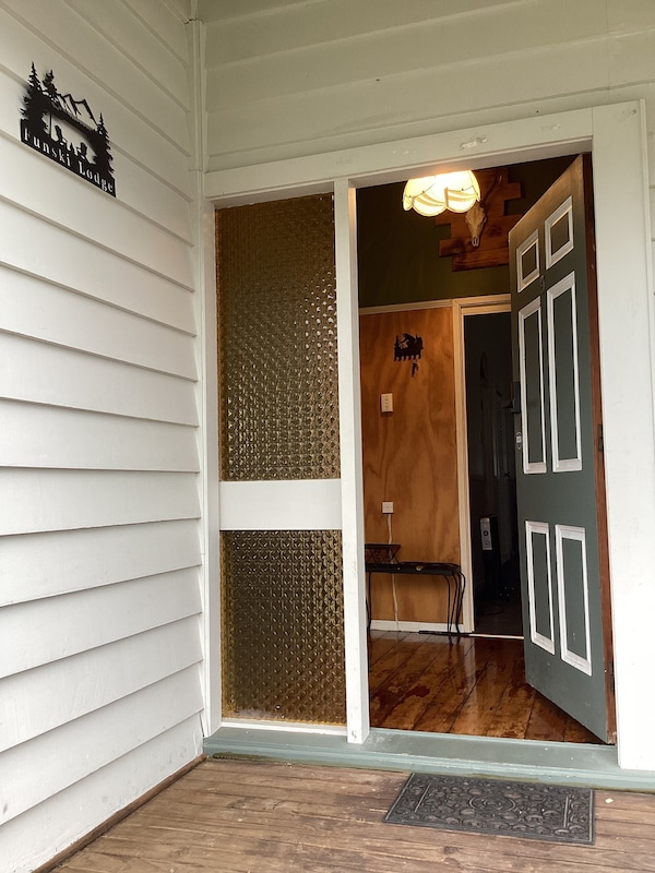 Funski Lodge, Sleeps 10, Where Adventure Begins - Taumarunui