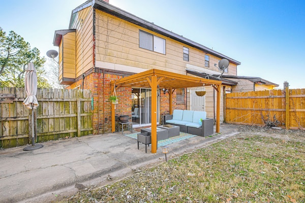 17 Mi To Dtwn Memphis: Townhome W/ Fenced Yard! - Germantown