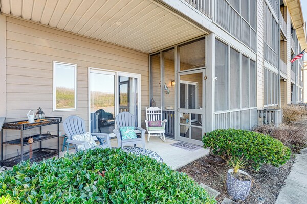 'Better Lake Than Never' Huddleston Condo - Smith Mountain Lake, VA