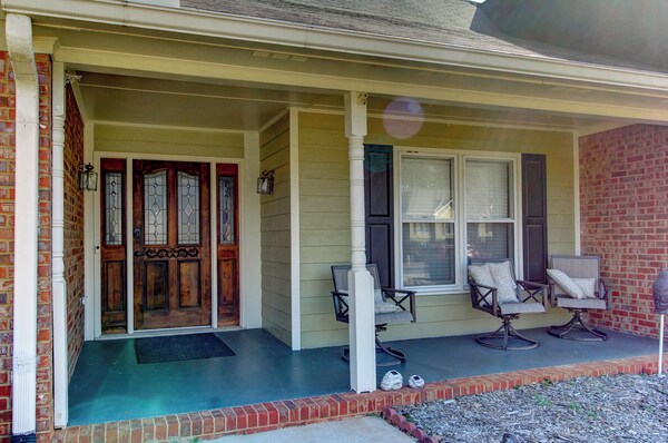 Quiet, Comfortable, Charming, Safe, 2-bedroom House With Wifi, Ac In Conyers - Covington, GA