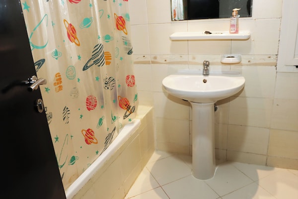 Charming Home Away From Your Home With Wifi, Fitness Room In Lovely Sharjah. - 沙加