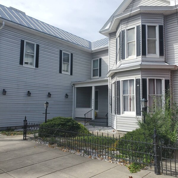 Fully Furnished 1 Bedroom Flat In Historic Downtown New Market - Shenandoah National Park
