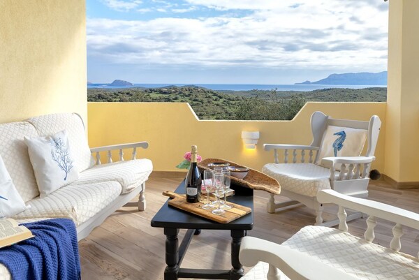 Domus Cilla.domus Cilla. Apartment Surrounded By Greenery With Sea View. - Golfo Aranci