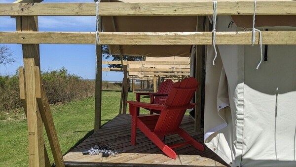Blick Auf Die Bucht-zelt-communal Washrooms - Hamptons, NY