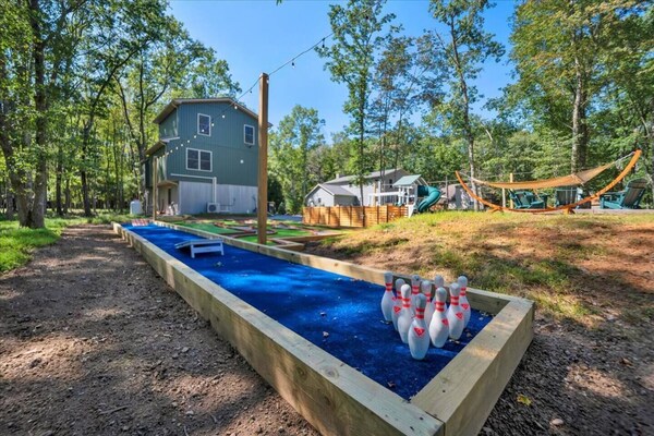 Emerald Bliss, Minigolf Bowling Playset Beach Horseshoe Cornhole - Jim Thorpe, PA