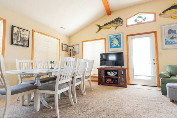 Charming 4-bedroom House.  Walking Distance To The Beach And Restaurants! - Nags Head, NC