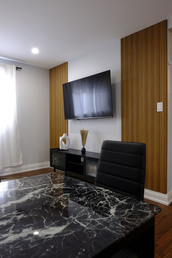 Spacious 3-bedroom Apartment|perfect For Families - Toronto