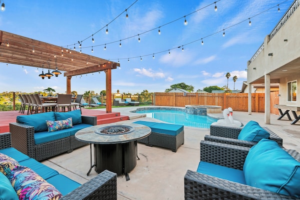 New! Spacious 5bd Home With Games, Pool & Hot Tub! - 샌디에고