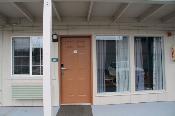 Boutique Room With Kitchen -Naval Suites -223 - Bremerton, WA