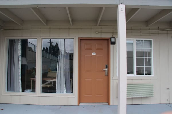 Boutique Room With Kitchen -Naval Suites -222 - Silverdale, WA