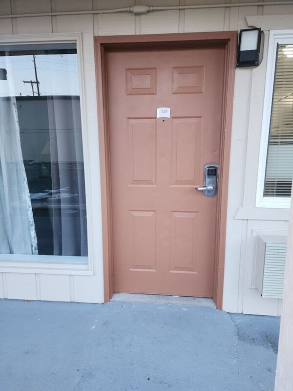 Boutique Room With Kitchen -Naval Suites - Silverdale, WA