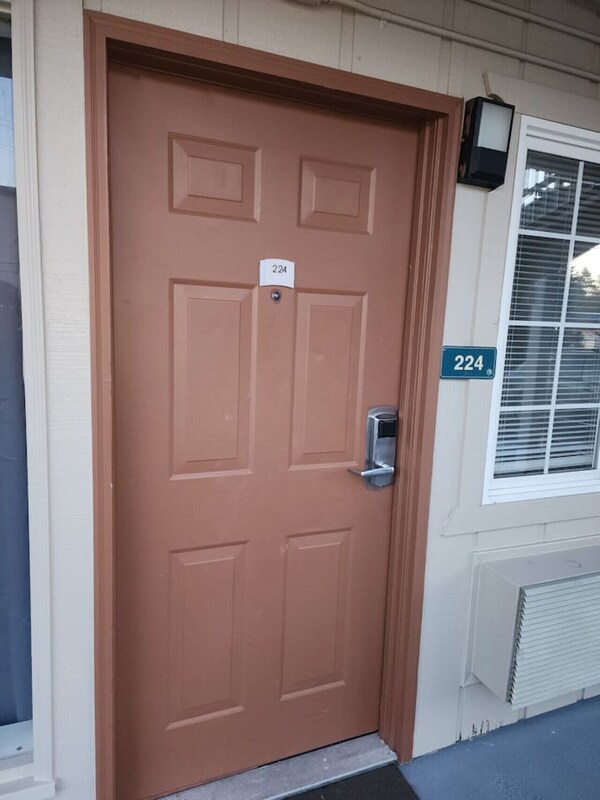 Boutique Room With Kitchen -Naval Suites -224 - Bainbridge Island, WA