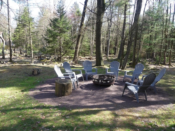Brand New Hot Tub +4 Mins To Beach & Waterpark! - Lake Harmony, PA
