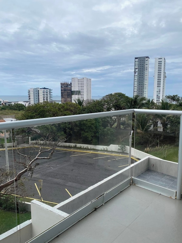 Precioso En Zona Exclusiva Muy Cerca De Las Mejores Playas Y Zonade Más Ambiente - Boca del Río