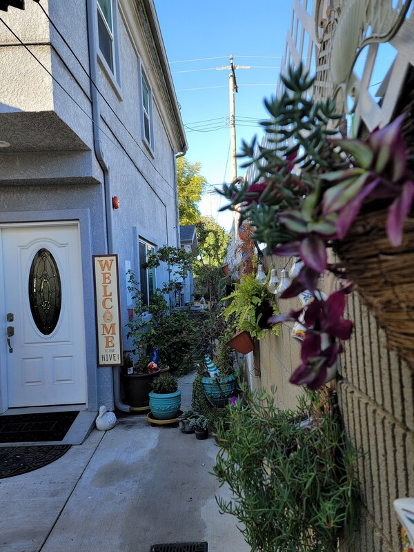 Entire Cozy Home With Enclosed Patio Near Disneyland - Seal Beach, CA