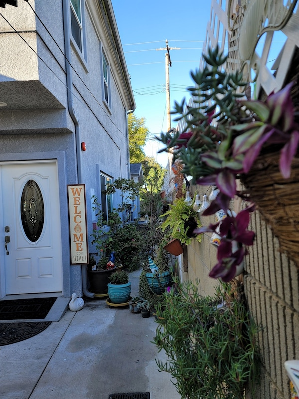 Entire Cozy Home With Enclosed Patio Near Disneyland - Cerritos, CA