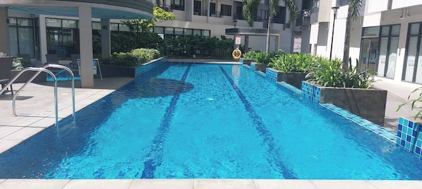 Charles Haven's Crib-cozy 2-bedroom Condo In Parañaque W/ Ac,wifi,swimming Pool - Taguig