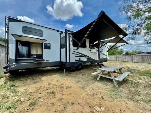 Glamping Oasis: Adventure Haven - Laredo, TX