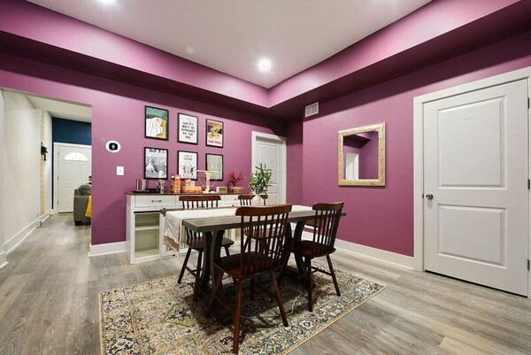 Chic Stay: King Bed, Pet-friendly, Prime Location - Pittsburgh, PA