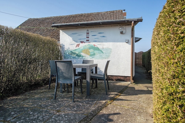 Ferienhaus 'Am Darß - Leuchtturm' Mit Privater Terrasse, Privatem Garten Und Wi-fi - Prerow