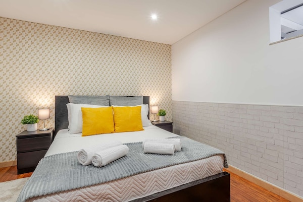 Garden-level Studio W/ Bkfst In Portos Heart - Matosinhos