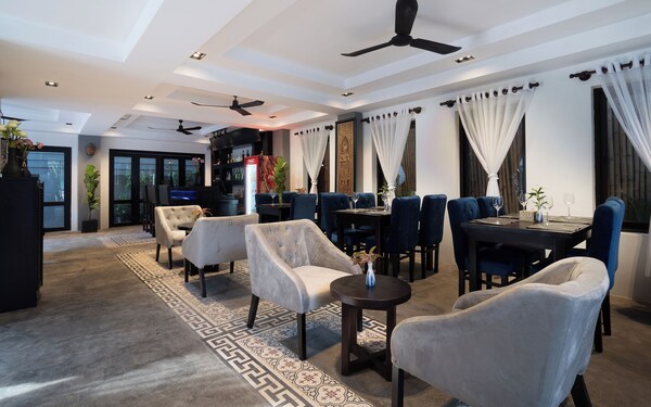 Noblesea Art Hotel, A Charming 4 Star Khmer Style Boutique Hotel And Restaurant - Phnom Penh